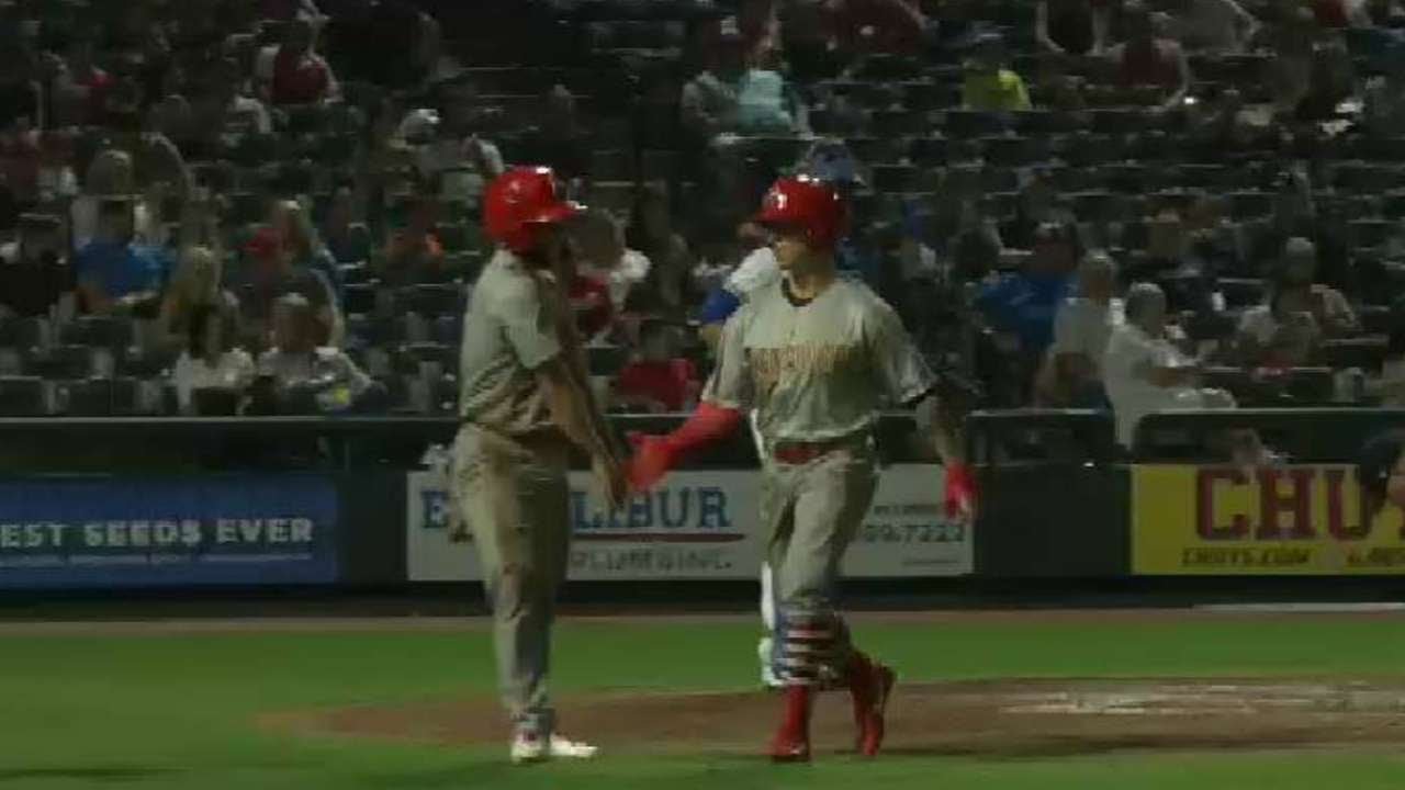 Tyler O'Neill hits hits second home run of the game - YouTube