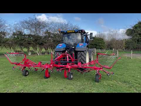 Lely Lotus Stabilo Hay Turner - YouTube