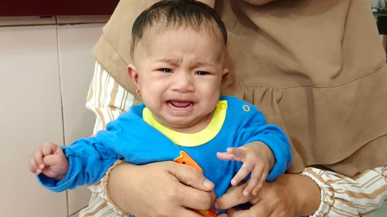 Crying..!! The Best Video Funny Baby Ear Piercing, Due To Ear Piercing ...