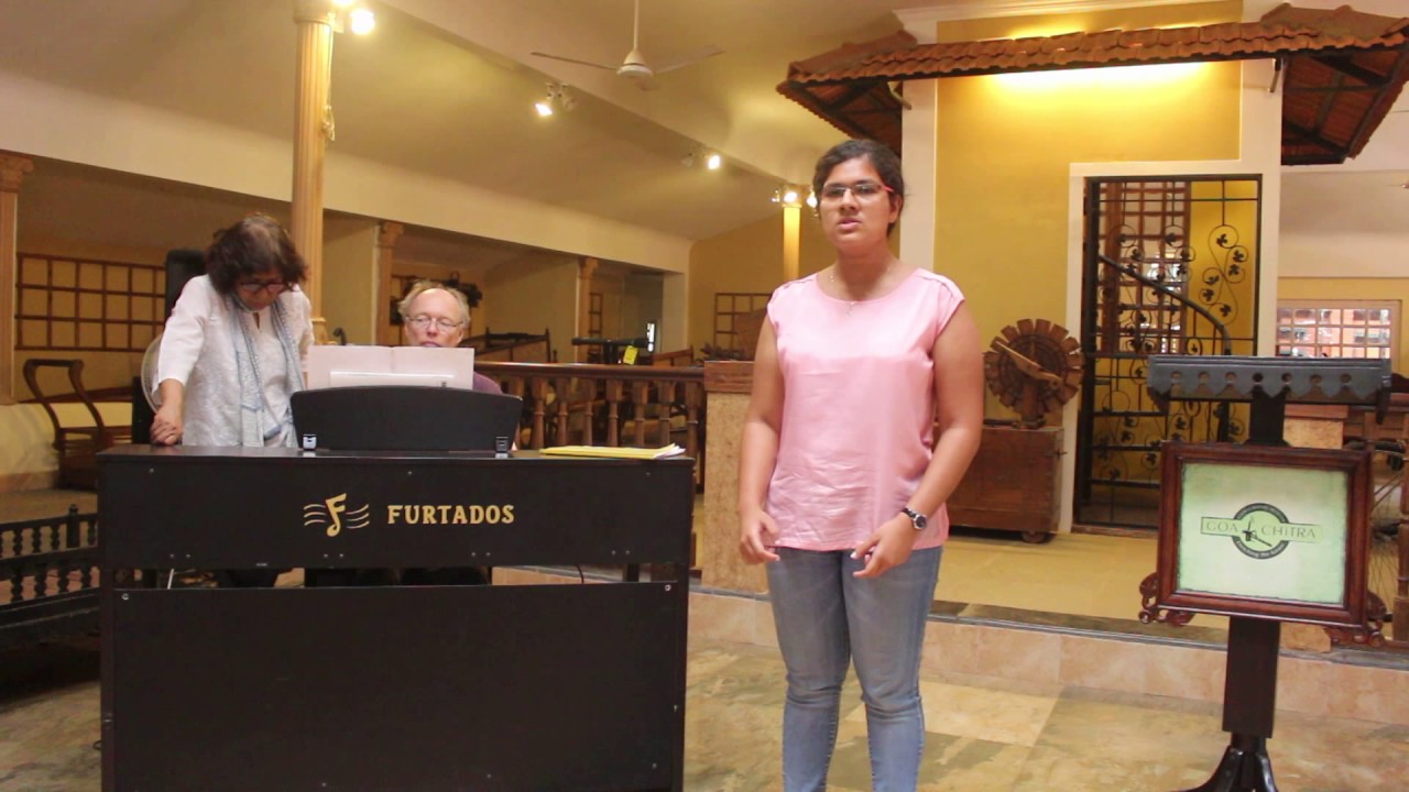 Amanda Botelho sings Ave Maria - YouTube
