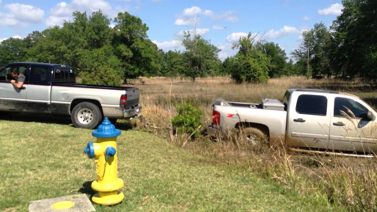 Ram 1500 pulling out 4wd Chevy - YouTube