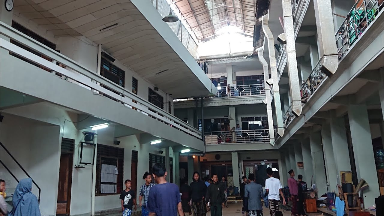 suasan di dalam pondok pesantren salaf api tegalrejo Magelang 2023 ...