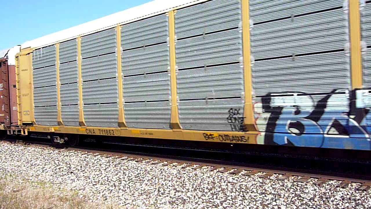 Heavy train with Cargill Grain and Potash covered hoppers - YouTube