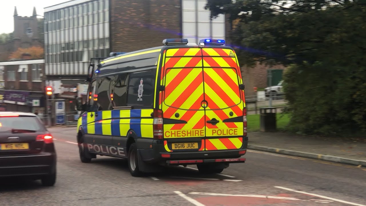 *BIG BLUE VAN* Cheshire Police Support Unit responding to an incident ...