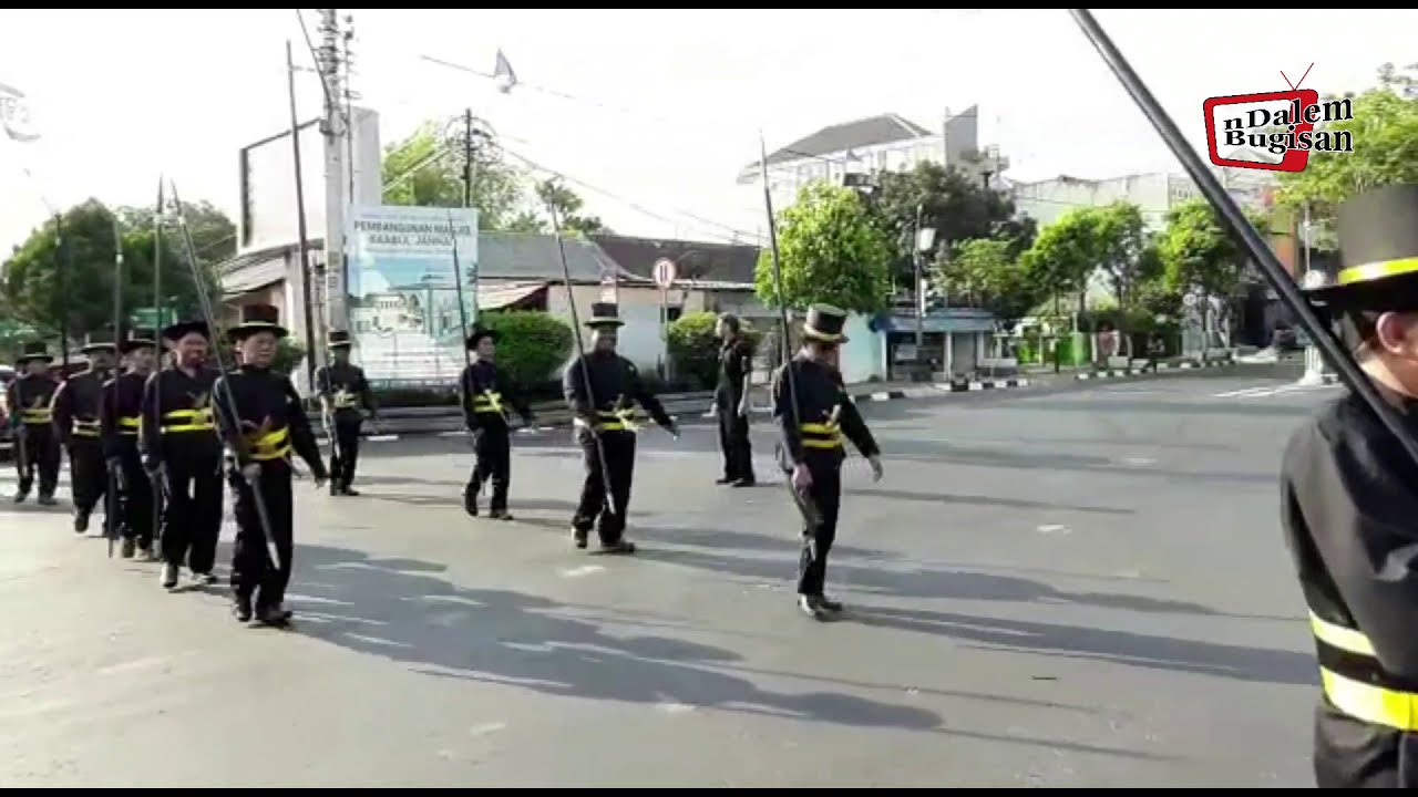 Bregada Prajurit Rangsang Manggala Bugis - YouTube