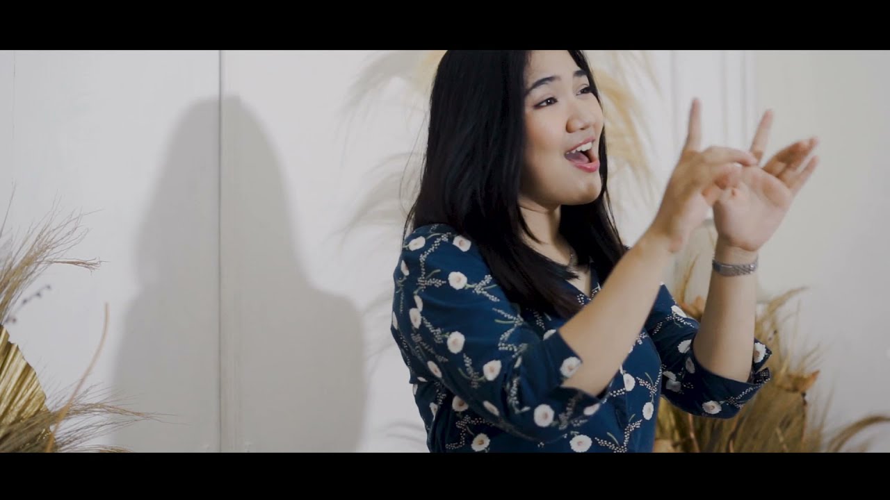 Putri Andina Barsellina - Hanya Percaya (Official Music Video) - YouTube