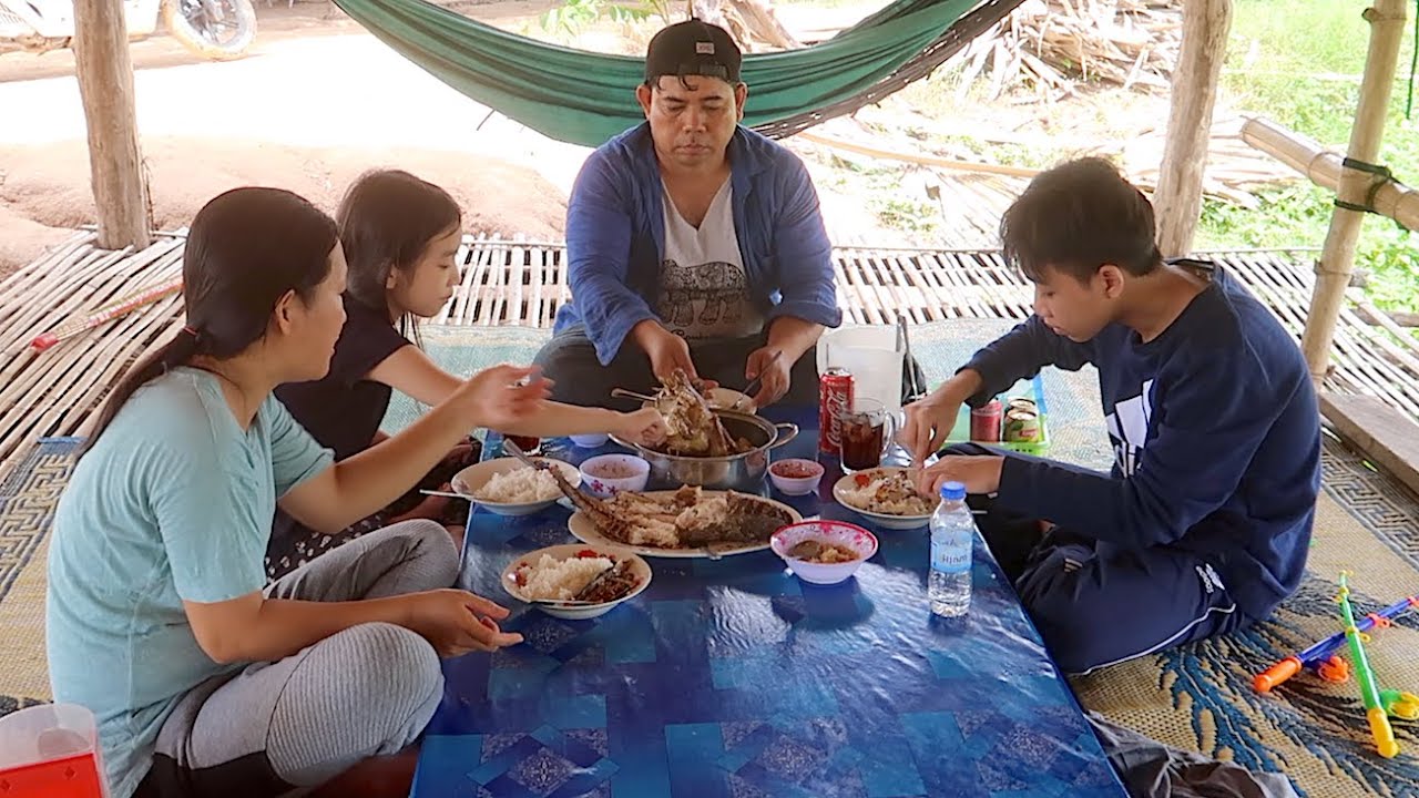 Family Lunch at Wood Apple Restaurant - YouTube