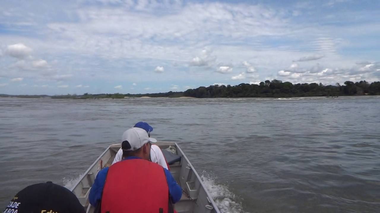 Atravessando o Boca Feia no Garimpinho - YouTube