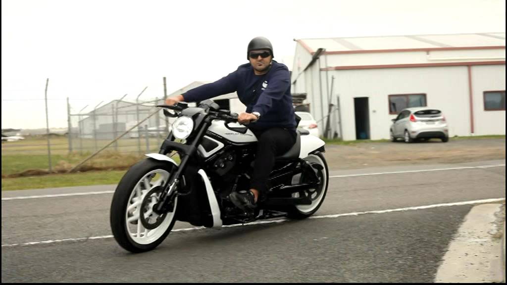 Redline Photography visits Queen Street Customs - YouTube