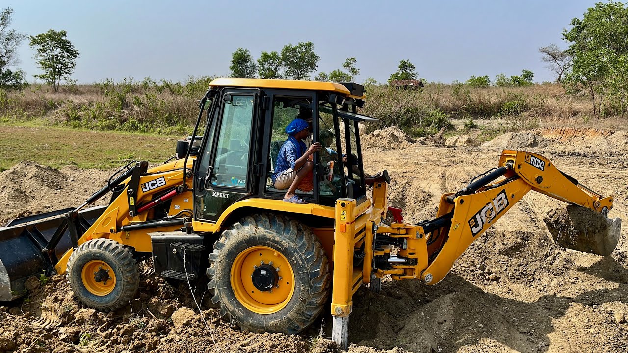 Jcb 3dx backhoe cutting mud in farming field | Jcb machine working by ...