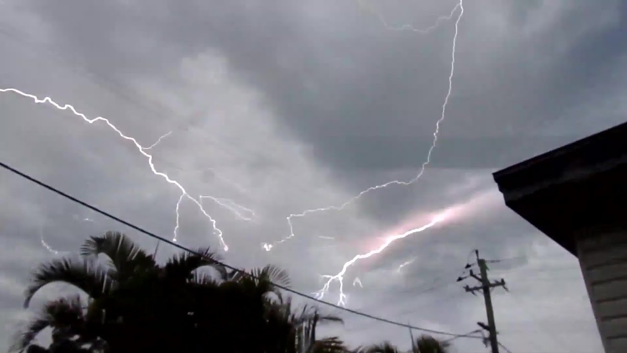 Illawarra mad storm ,lighning of the 15-01-2025..Nikon p9/1000 mix ...