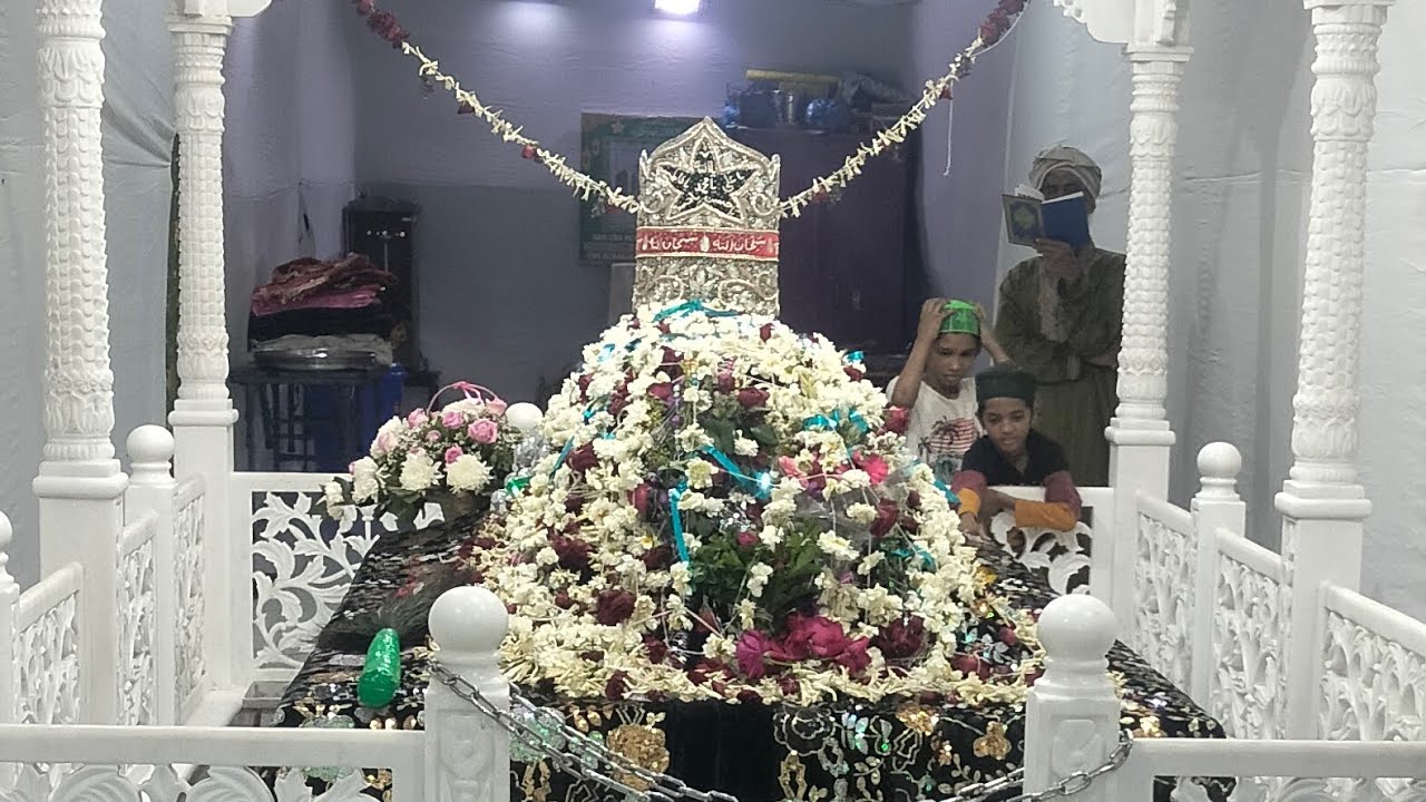 Sayyed abdul karim shah bawa rehmatullahi mumbai bhendi bazer dargah ...