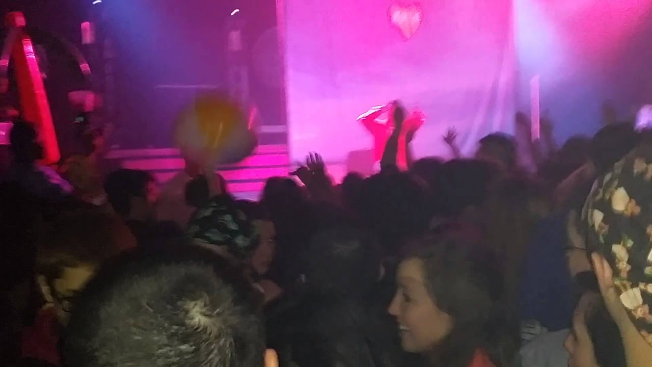 Kyle - Beautiful Loser Live- Houston (BANG) - YouTube