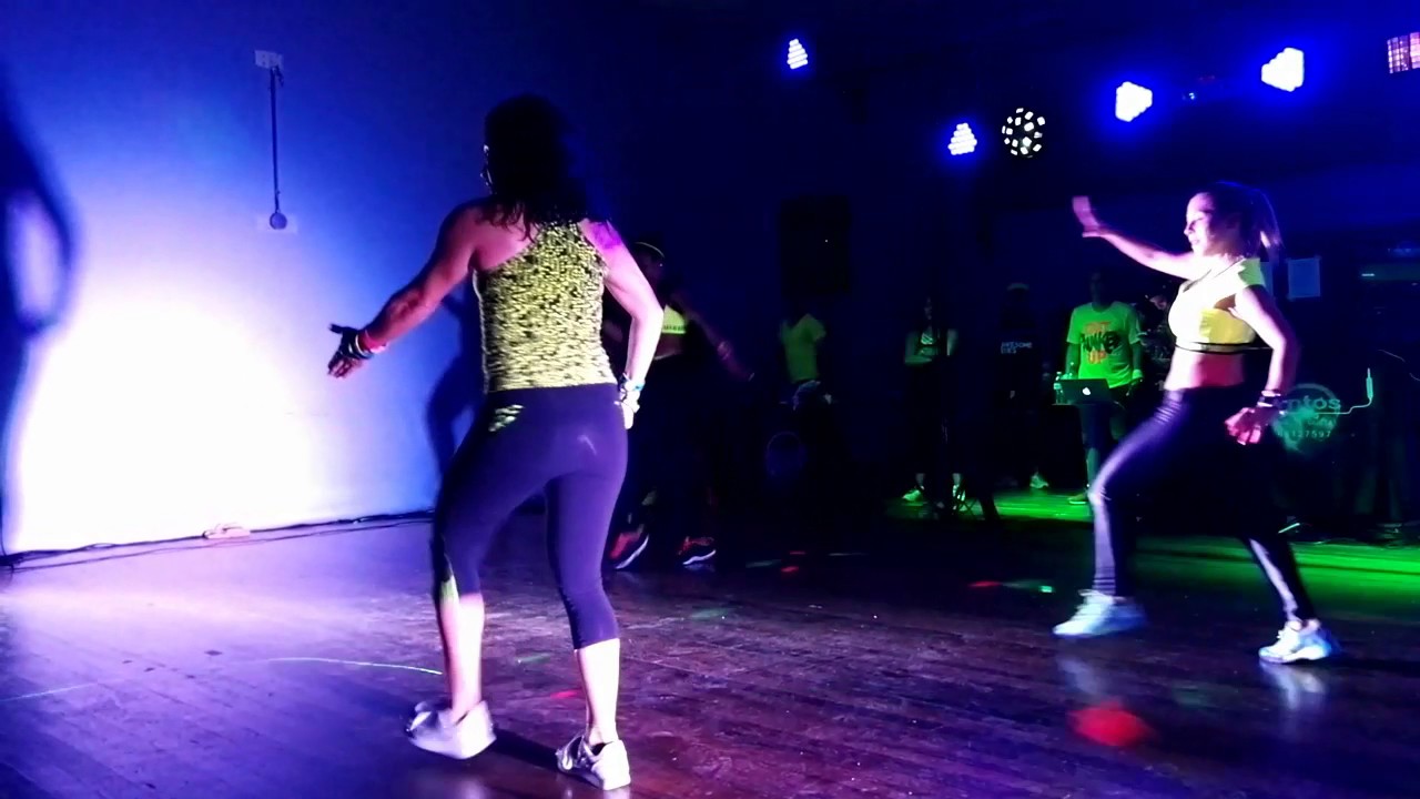 Zumba Neón Master Class con Disco Eventos - YouTube