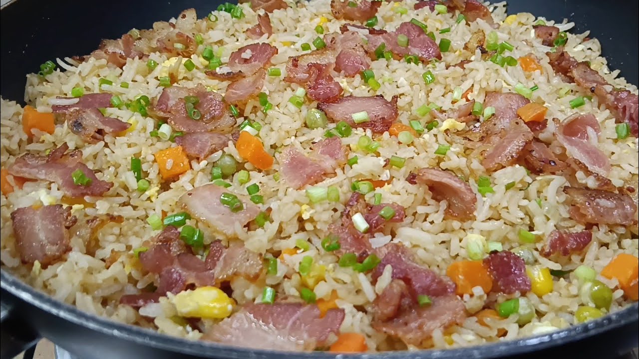 GRABE ANG SARAP! QUICK AND EASY TO MAKE BACON FRIED RICE RECIPE! - YouTube