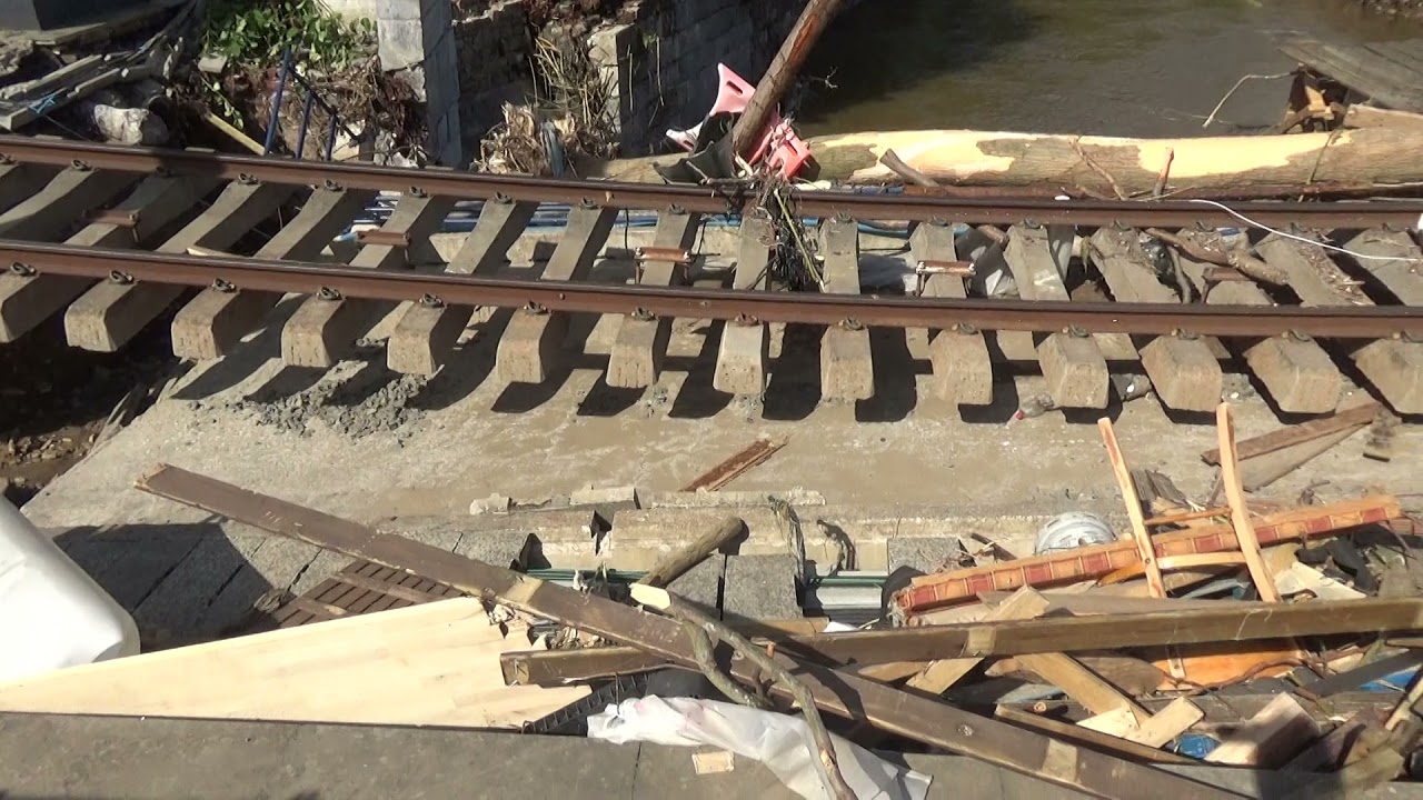 pepingster, schade aan brug en treinspoor - YouTube