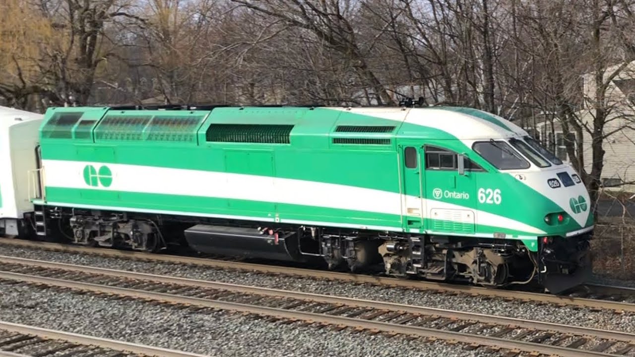 Go Train 626 arriving at Burlington go station - YouTube