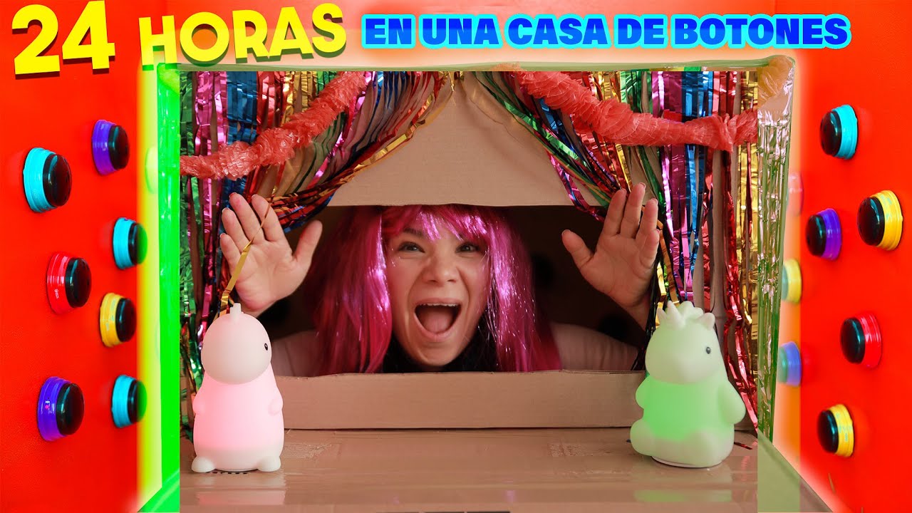 24 HORAS EN UNA CAJA DE CARTON CON BOTONES | AnaNANA TOYS - YouTube