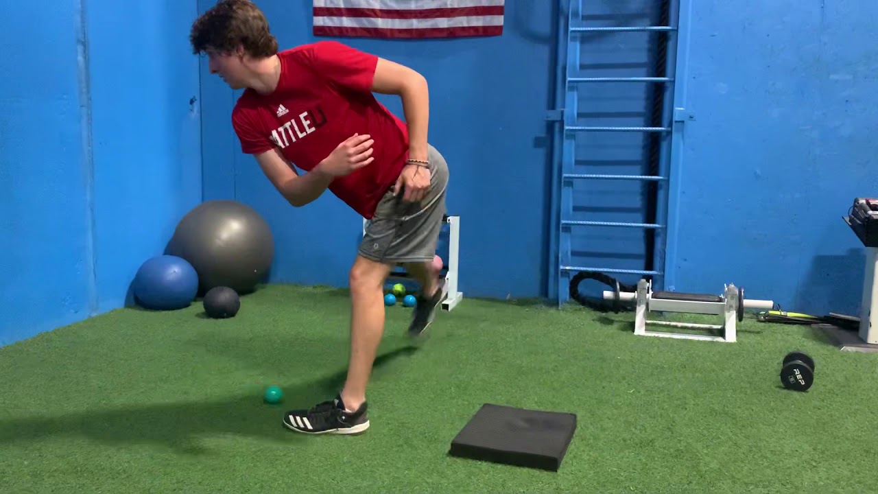 Kneeling Plyo Ball Throw - YouTube