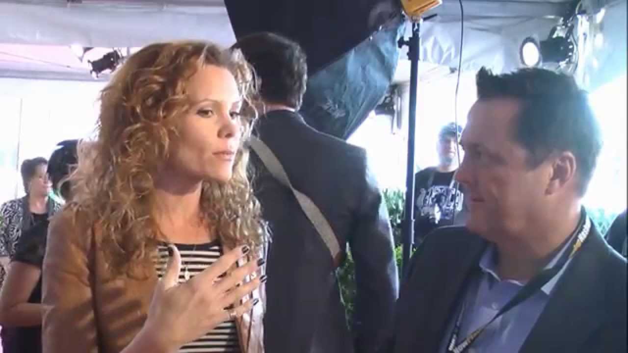Nashville Entertainment Weekly Host TJ Cates has Robin Lively of ...