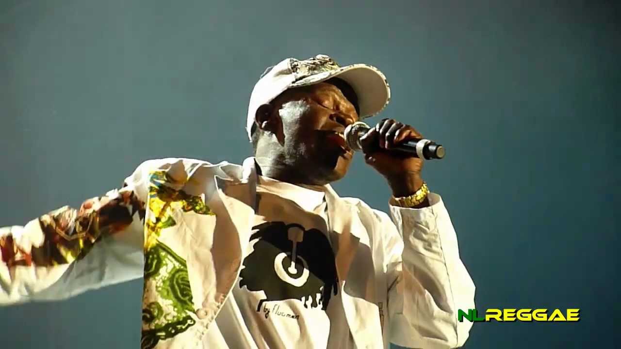 STUDIO 1 REVUE: DILLINGER - Garance Reggae Festival, France 2011 - YouTube