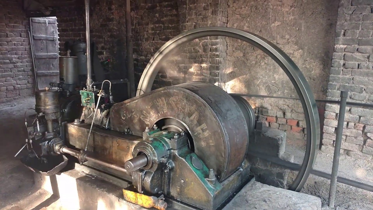 Old Black Desi Engine Working With Chakki Atta // diesel engine 16 Hp ...