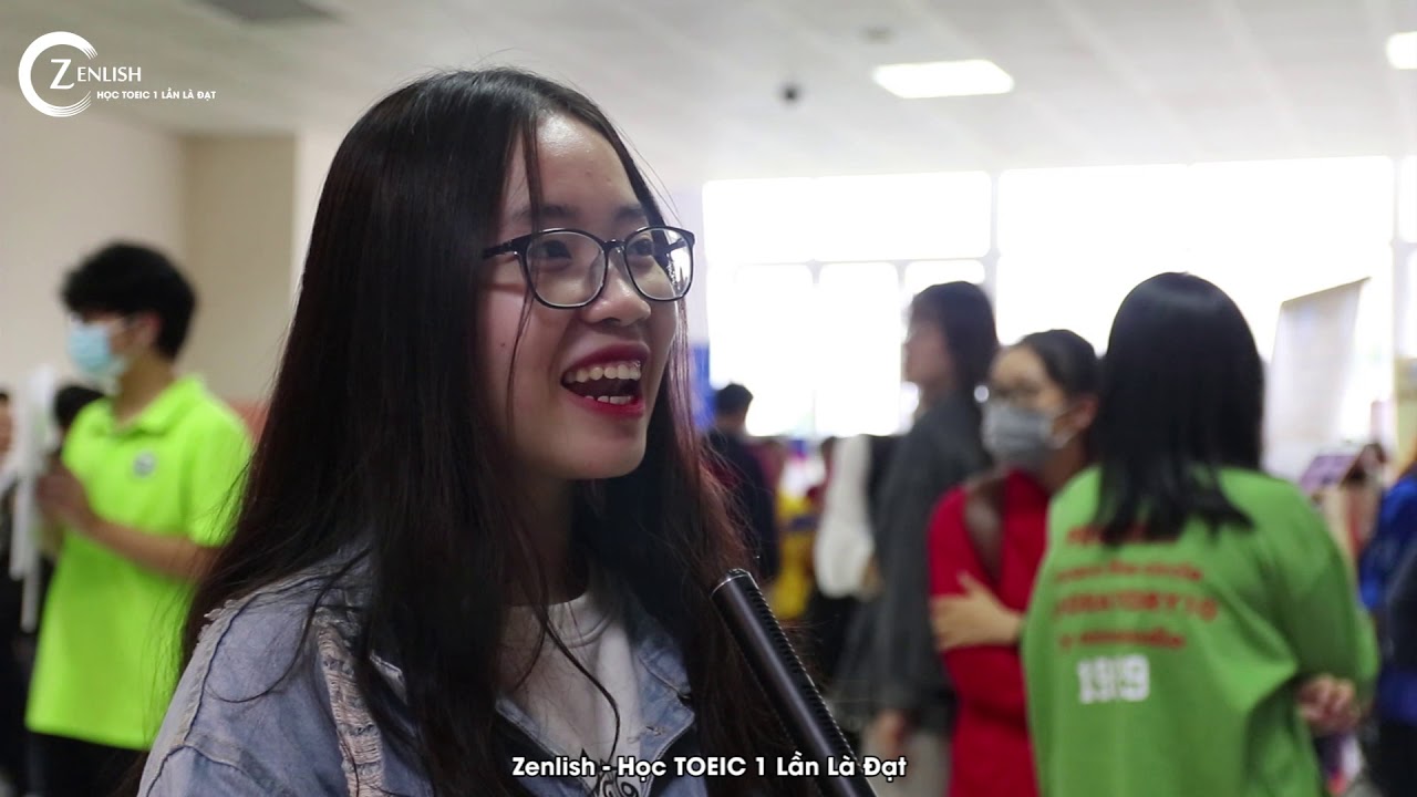 Ngày nhập học với K45 | HLU | Phỏng vấn dạo | - YouTube
