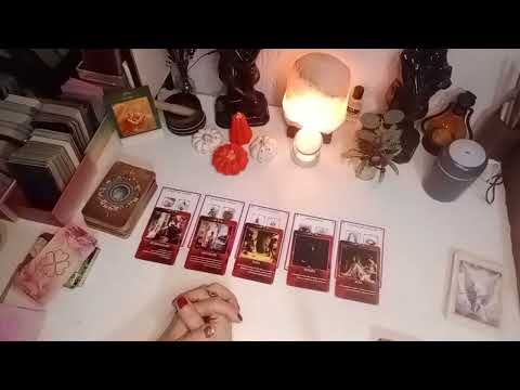 Aklındaki kişi Şuan ne yaşıyor ✔️ Güncel DURUMU NDA nasıl ✨#keşfet #tarot #aklındakikişi 