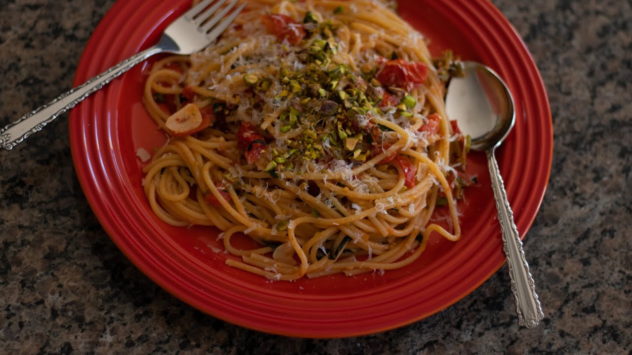Sicilian Pasta - Spaghetti With Pistachios and Fresh Mint - YouTube