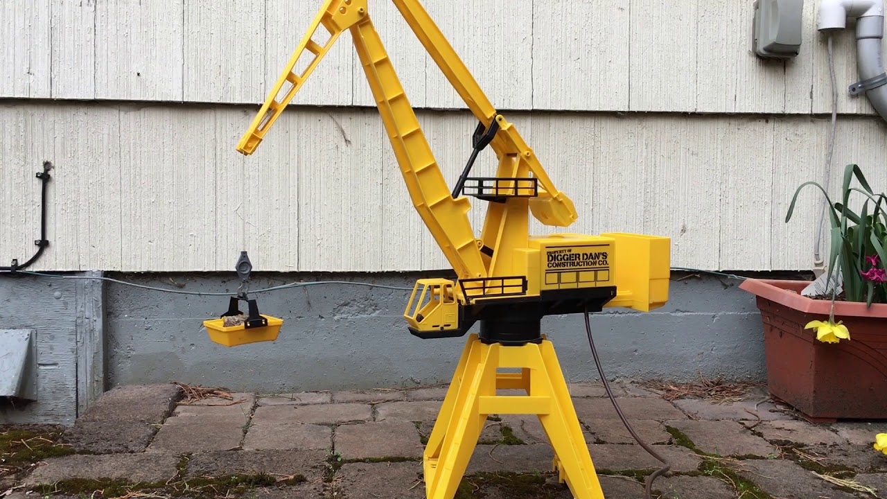 Digger Dan's Colossal Crane - YouTube