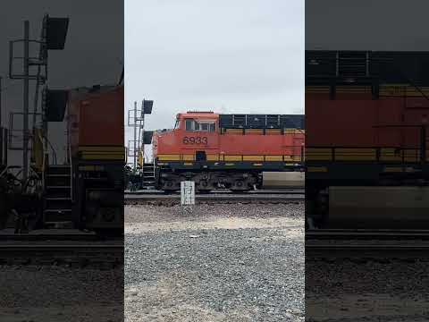 4/17/2025: UP SD70M 4557 and BNSF ES44AC 6542 meet in West Colton, CA - YouTube