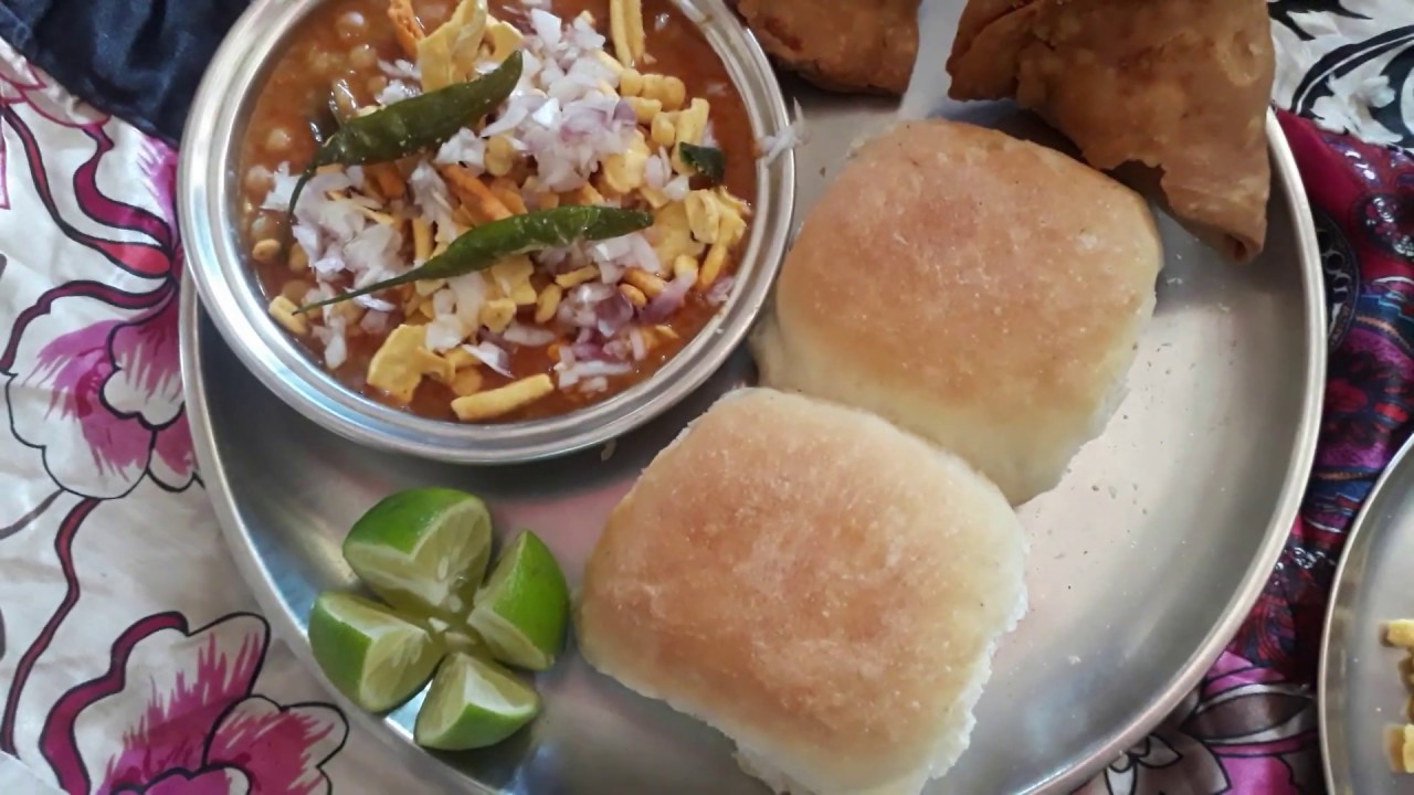 Ragda pav in Breakfast | Spicy Mumbai Ragda pav Recipe | Ragada Pav ...