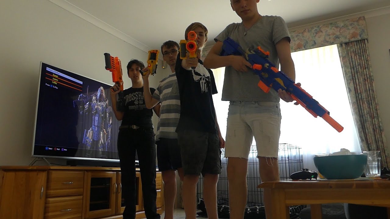 (VLOG 25) Gaming With Friends - YouTube