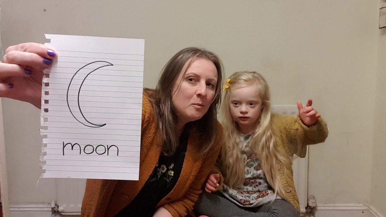 Makaton for 'Moon' 🌜 - YouTube