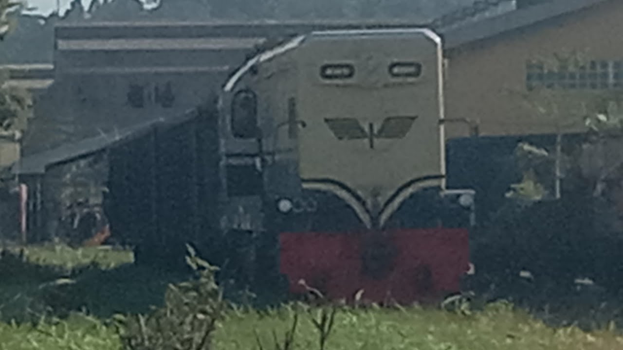 BB200 07 yang masih aktif dalam melayani langsir di balaiyasa Lahat ...