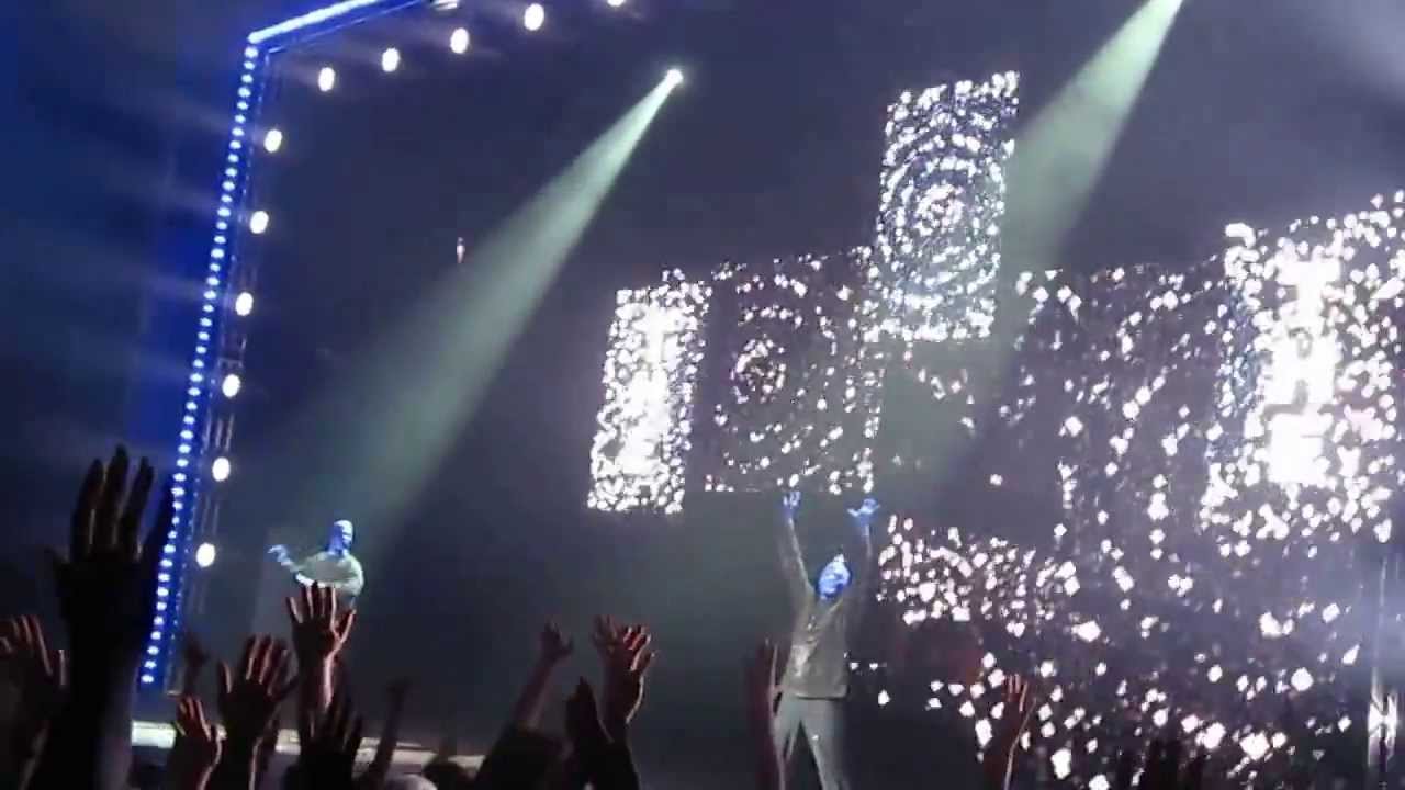 Blue Man Group Dance Party - YouTube