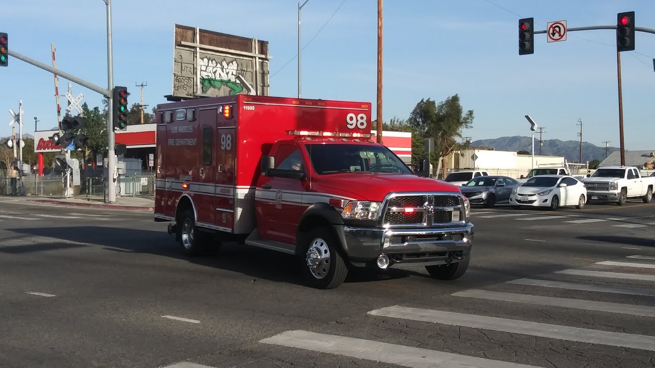LAFD Rescue 98 Responding - YouTube