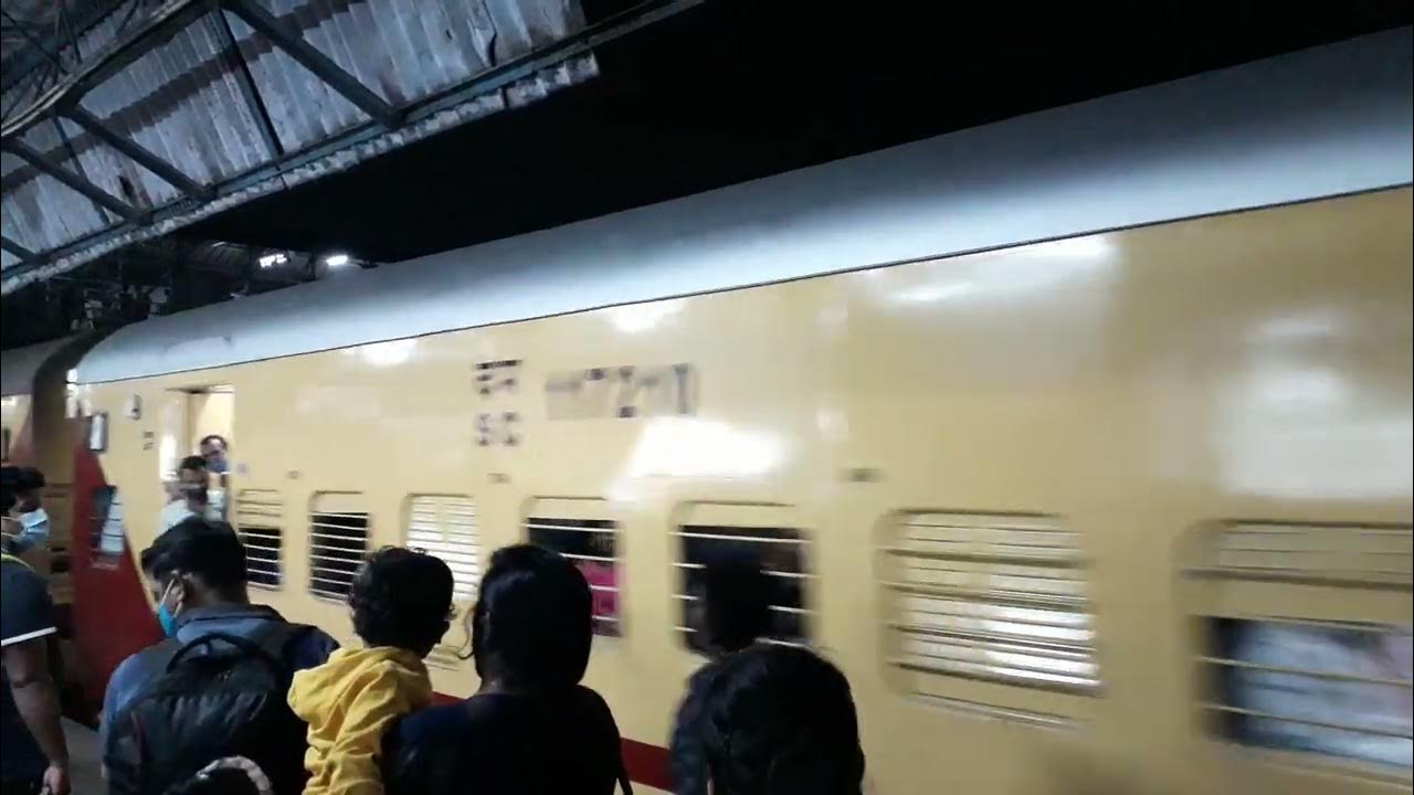 Mumbai Kolhapur Mahalaxmi express arriving at Thane - YouTube