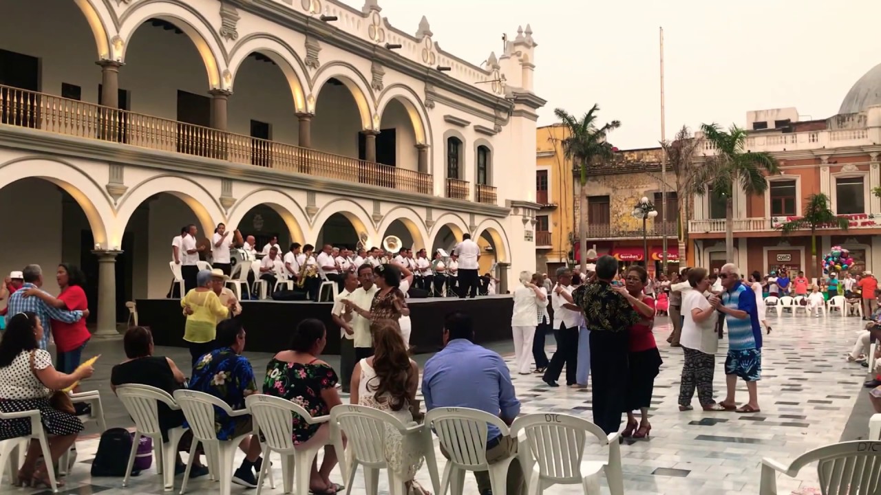 CÓMO SE BAILA EL DANZÓN- Cultura Popular - YouTube