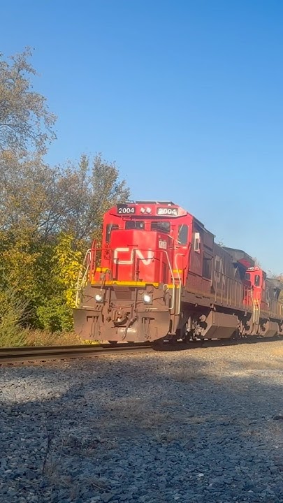 ***EXTREMELY RARE*** CN C40-8 PAIR leads X724 by Barrington! #cnrailway #shorts #fyp #dash8 # ...