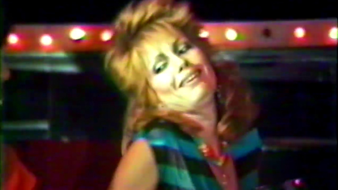 SQUIGGLE GIGGLES friendly weapon yt - YouTube