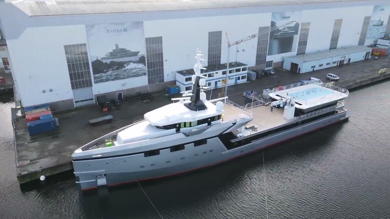 Jeff Bezos 246ft yacht support vessel - YouTube
