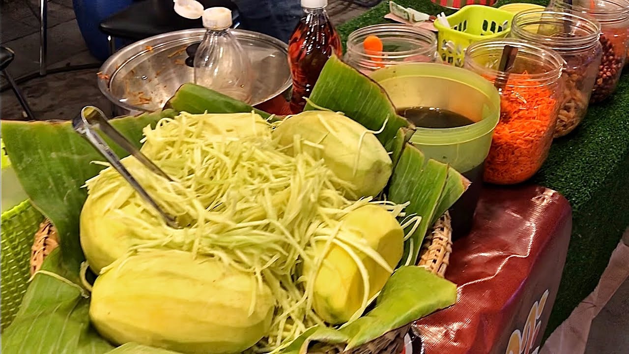 Thai Street Food Spicy Raw Mango SaLad(Yum Ma Muang) - YouTube