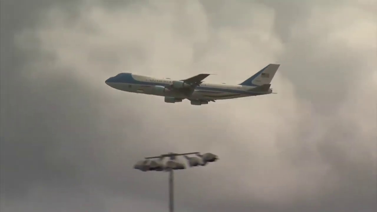 Trump, Air Force One Flyover At Daytona 500 | Daytona International ...