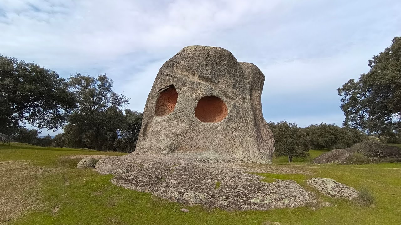 peña buraca o cancho de los dos ojos - YouTube