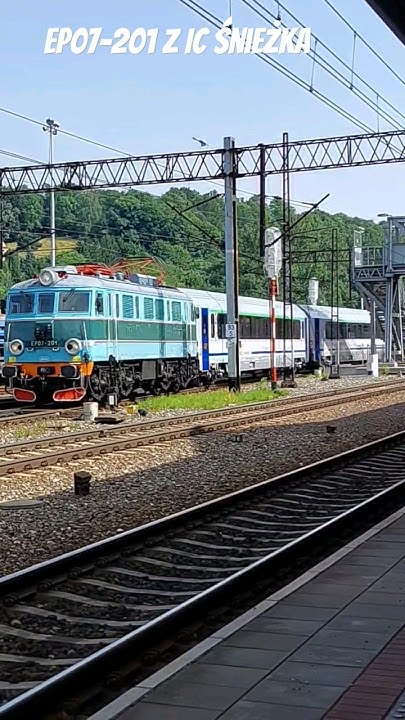 EP07-201 z IC ŚNIEŻKA do Wrocławia wyjeżdża z Kłodzka Głównego. #train #bus #ep07 #ic Śnieżka ...