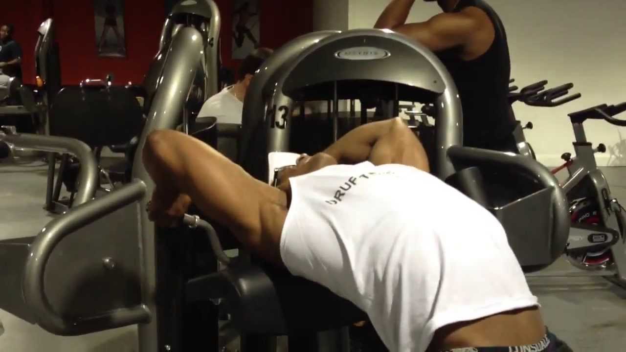 "CRAZY BACK MOVE" How to use a Preacher curl machine to train back ...