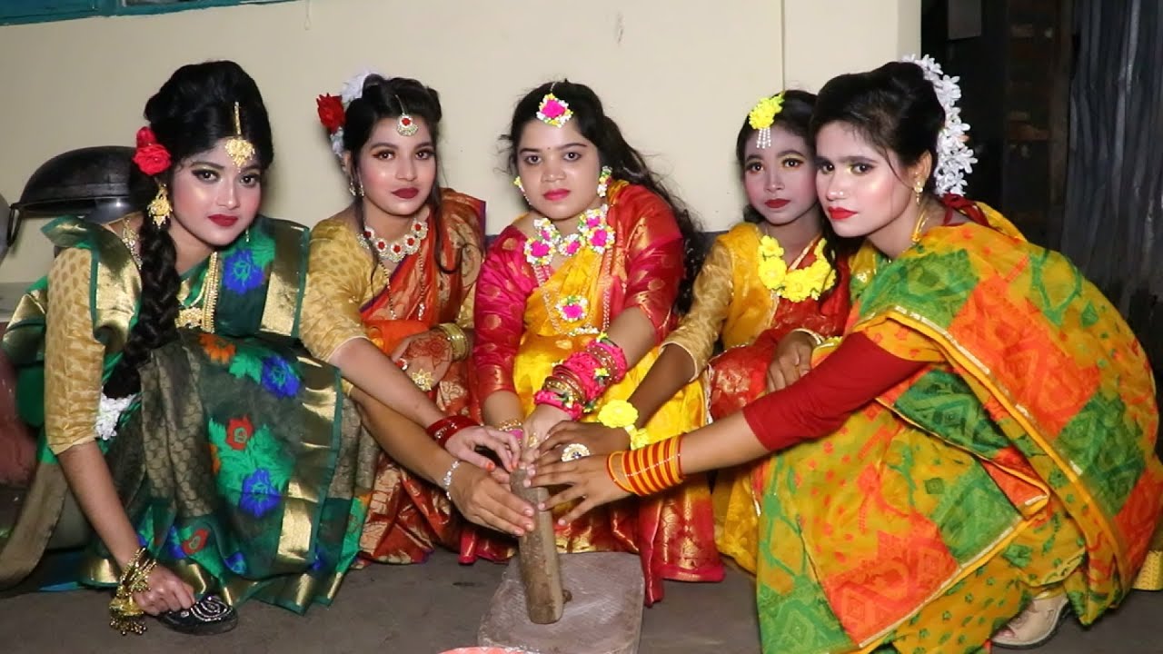 হলুদ বাটো মেন্দি বাটো বাটো ফুলের মৌ || Bangladeshi Village Wedding ...