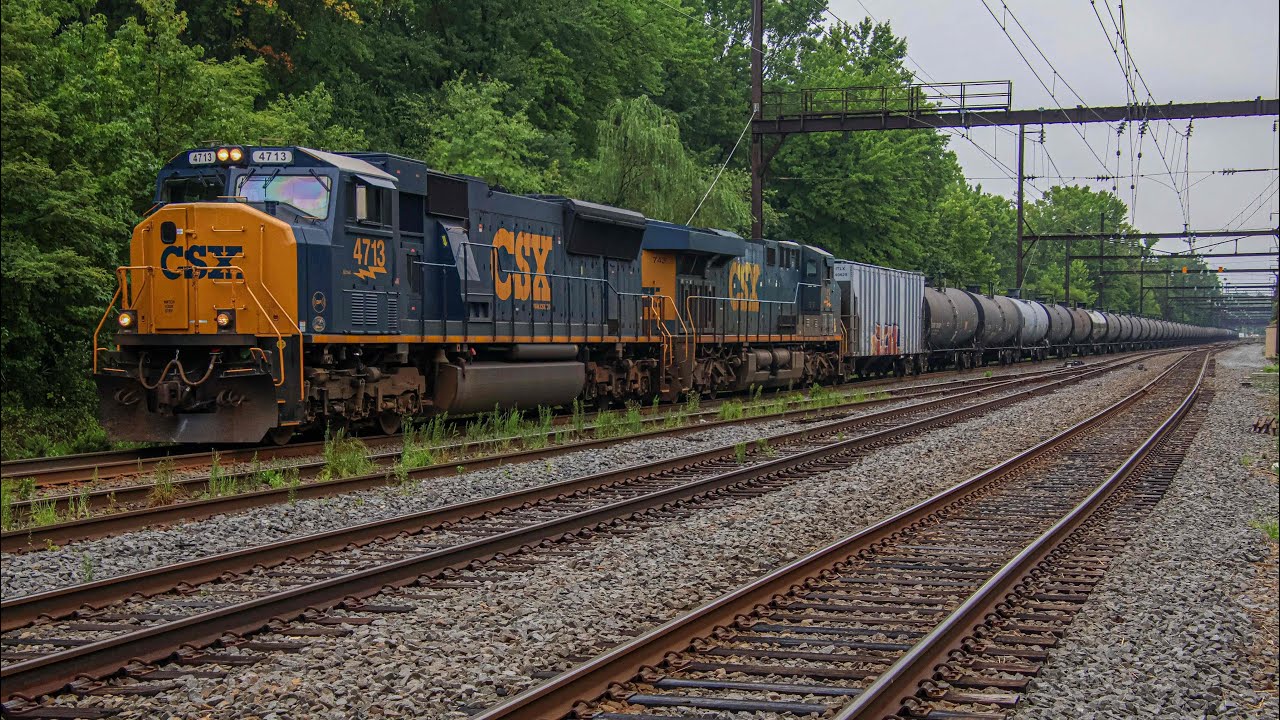 CSX 4713 leads B714 east through TL! - YouTube