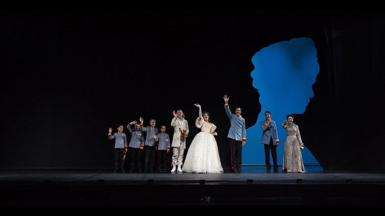 Musical Elisabeth last show in Shanghai - fan song - YouTube